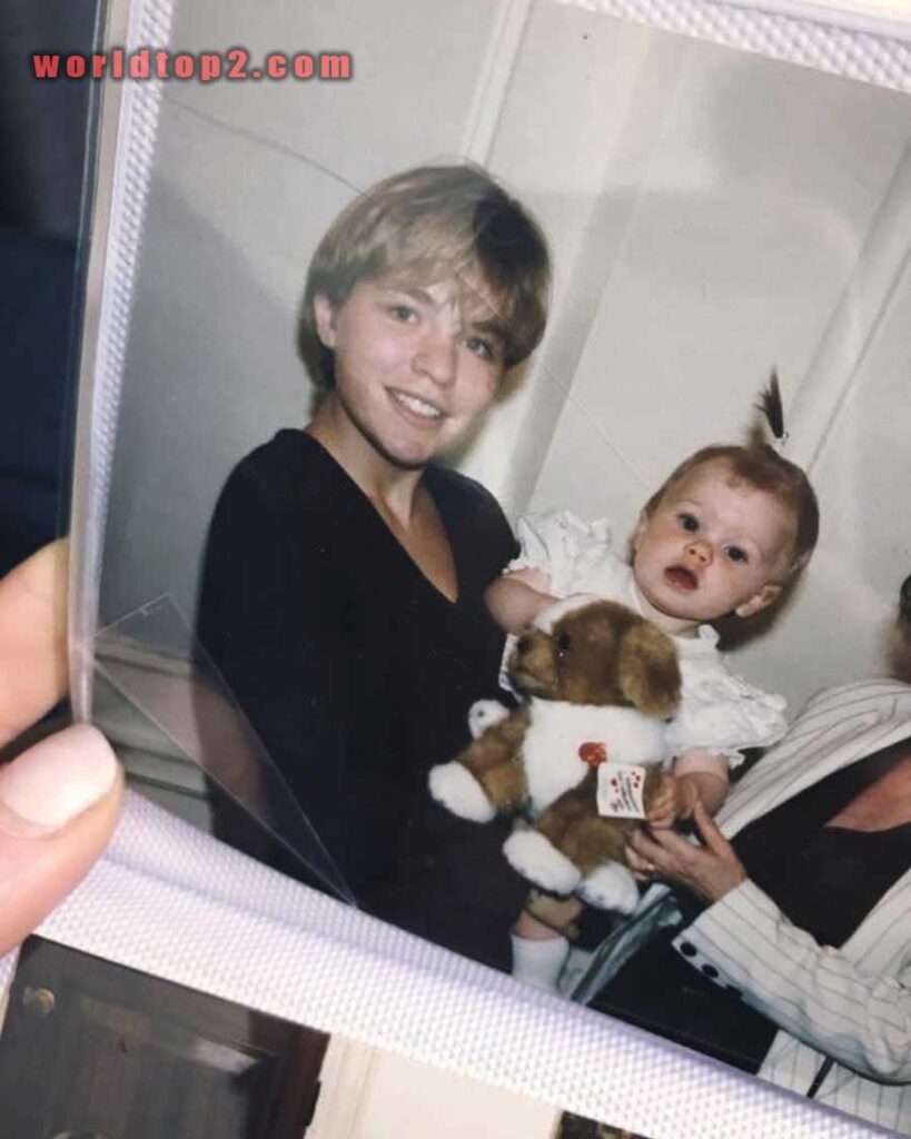 Katrin Davidsdottir | Age, Height, Net Worth (2023), Family