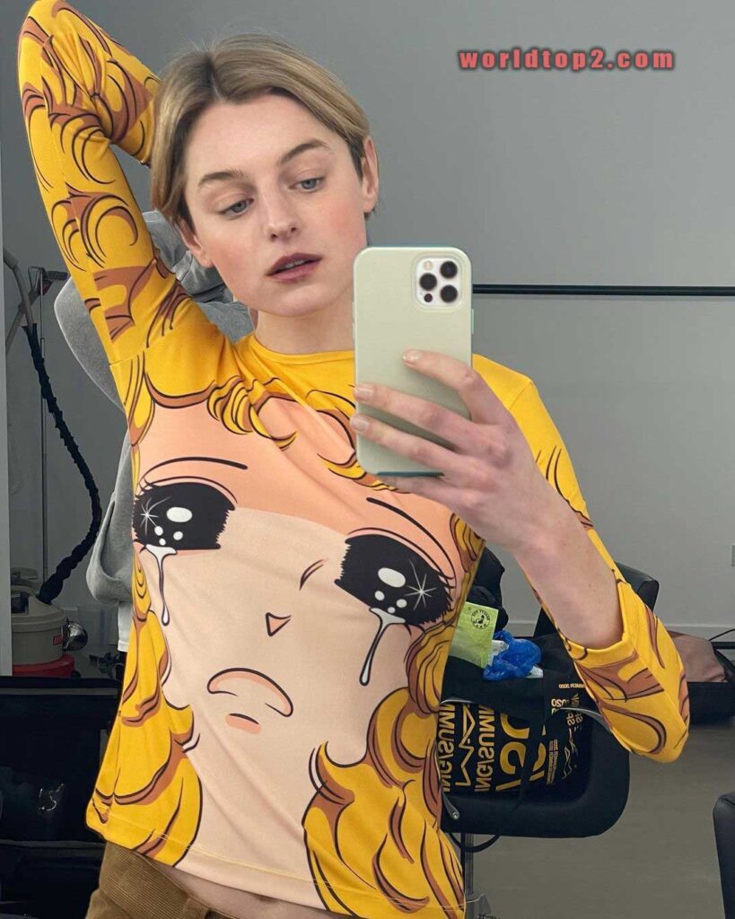 Emma Corrin | Bio, Age, Height, Net Worth (2023), Family