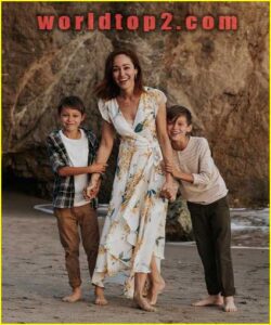 Autumn Reeser | Age, Height, Net Worth (2023), Sons, Facts