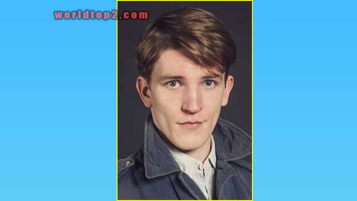 Ewan Mitchell | Bio, Age, Height, Net Worth, Gf, Family