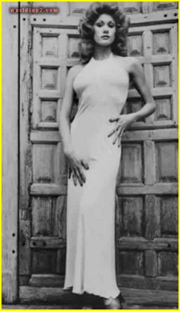 Robyn Hilton | Bio, Age, Height, Net Worth (2023), Family